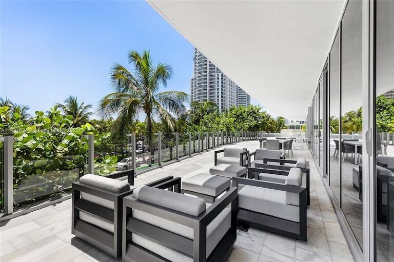 PHOTOS: See Inside Lisa Hochstein's $32K a Month Luxe Condo