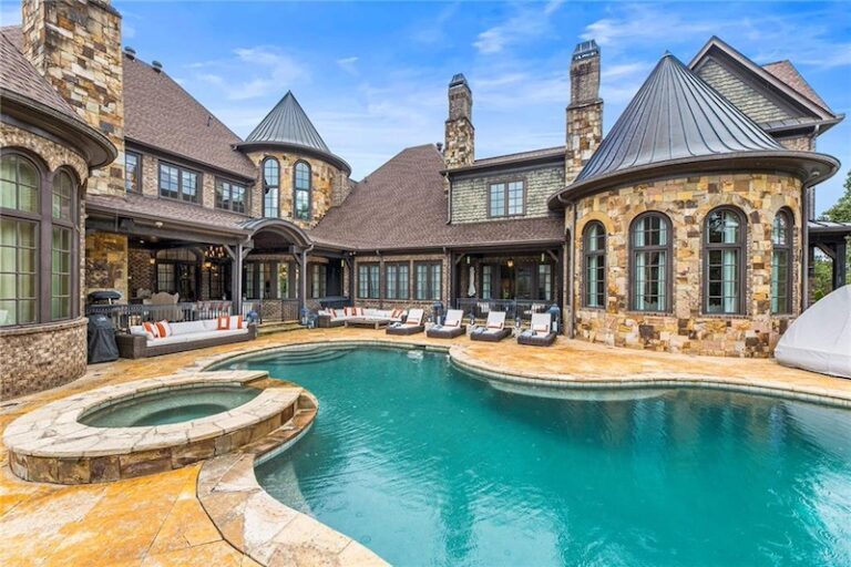 PHOTOS: Kim Zolciak and Kroy List $6 Million Mansion, See Inside